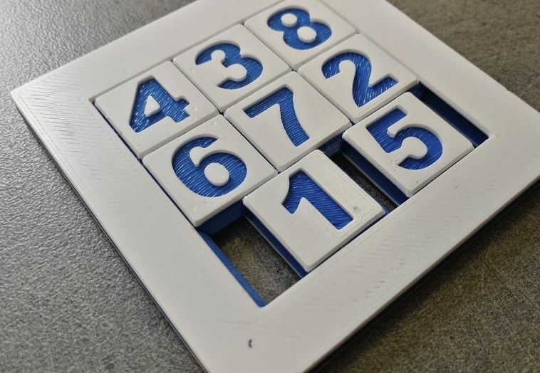 Archivo STL gratis Rompecabezas 3X3 deslizante en dos lados・Diseño imprimible en 3D para ...